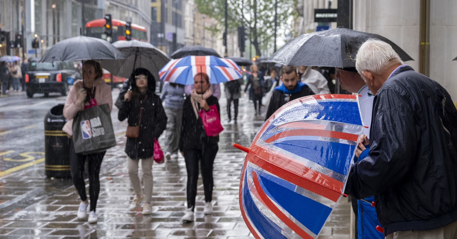 UK economy barely grows in the third quarter, missing forecasts ahead ...