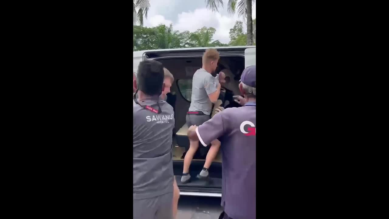 British tourist 'attacks rude holidaymaker for putting feet on minivan ...