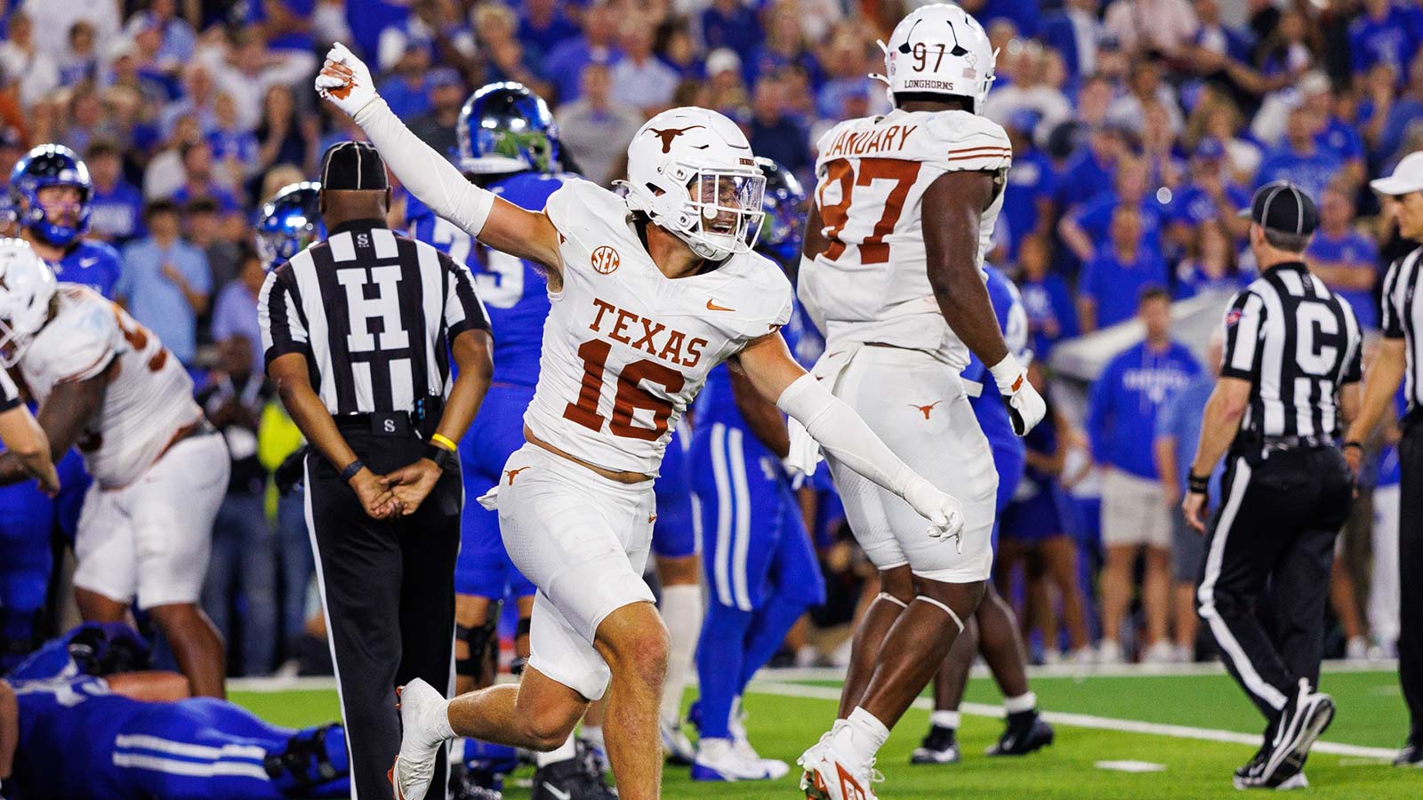 Texas football’s Ryan Wingo, Michael Taaffe get major injury updates ...