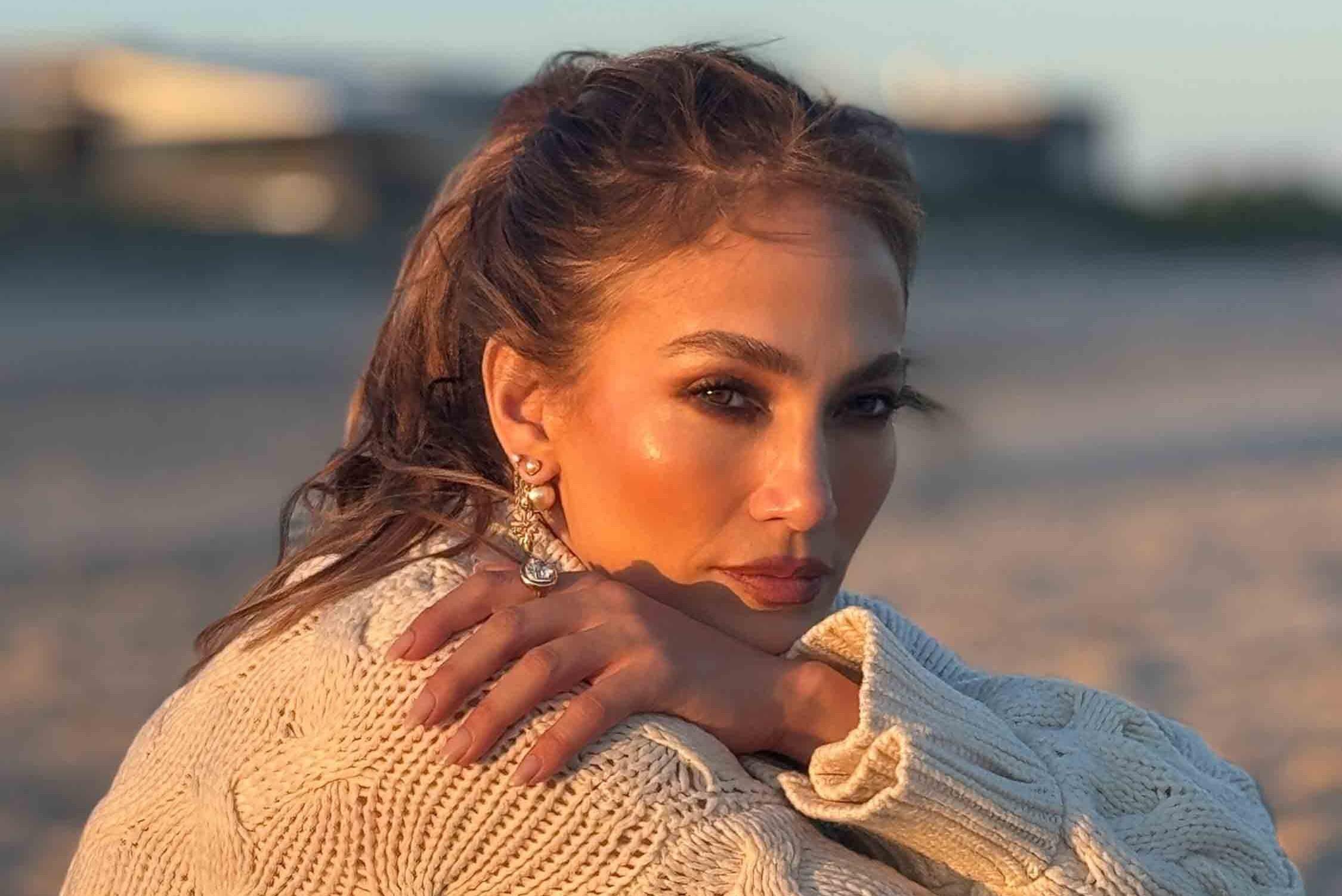 Jennifer Lopez, 56 ans, livre les secrets de sa forme incroyable : “C ...