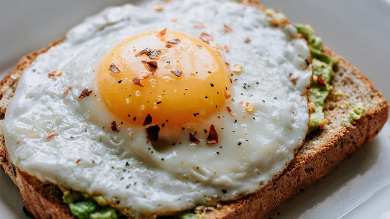 What really happens when you eat eggs every day: Health benefits and ...