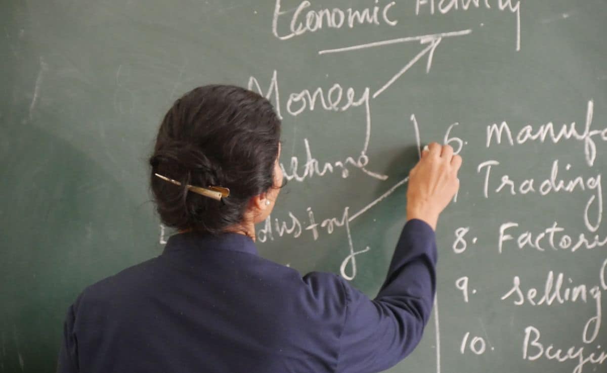 CBSE Invites Applications For Teacher And Non Teaching Staff At ...