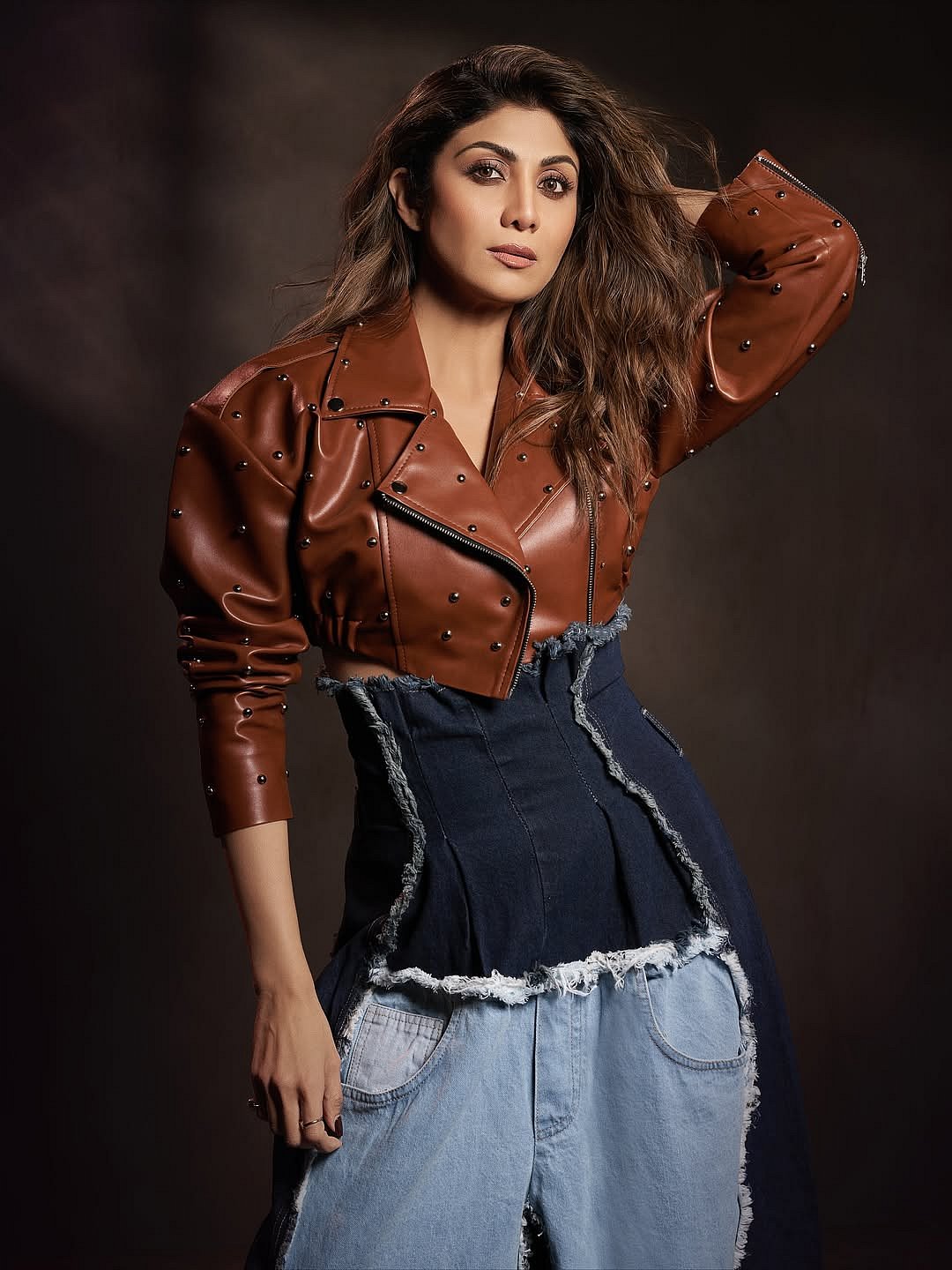 Shilpa Shetty Looks Effortlessly Stylish In Cropped Leather Jacket ...