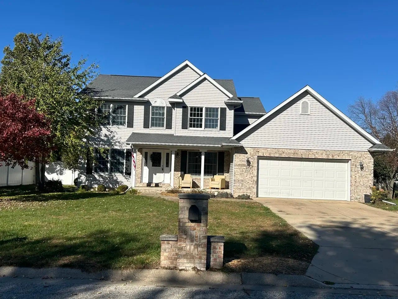 On the market: 5-bedroom home in Pontiac located at golf course