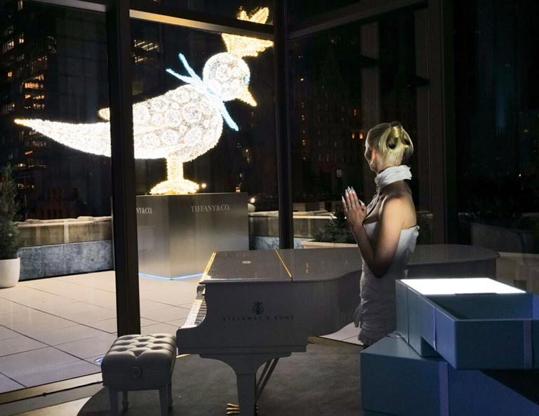 Anya Taylor-Joy Wore Dilara Fındıkoğlu To Tiffany & Co.’s Holiday ...