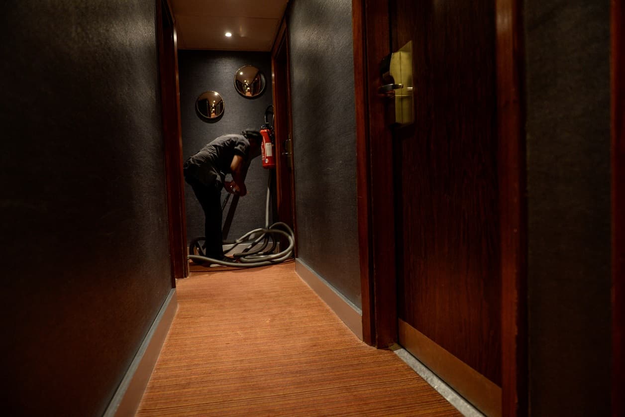 "J'ai mal partout": les agents d'entretien deux fois plus touchés par ...