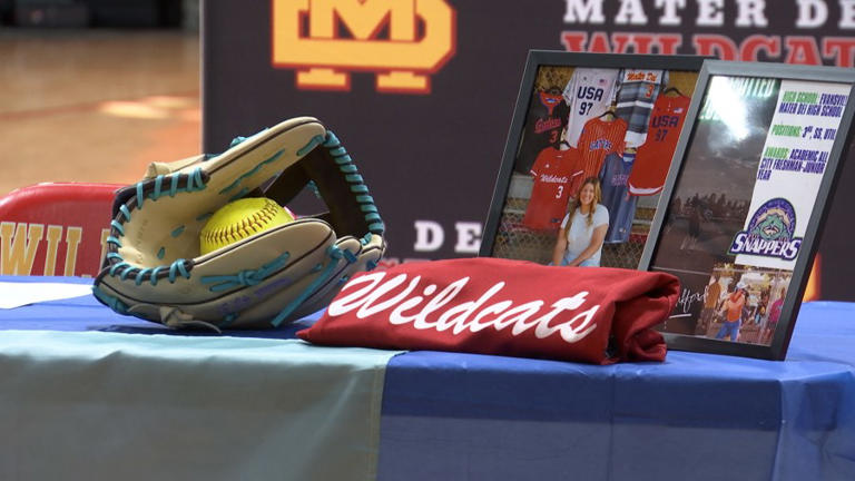 Four sign at Mater Dei on National Signing Day