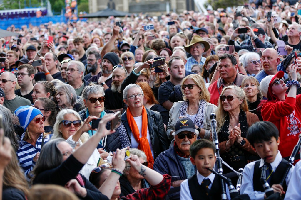 Hundreds of bagpipers, including 98-year-old, break world record with ...
