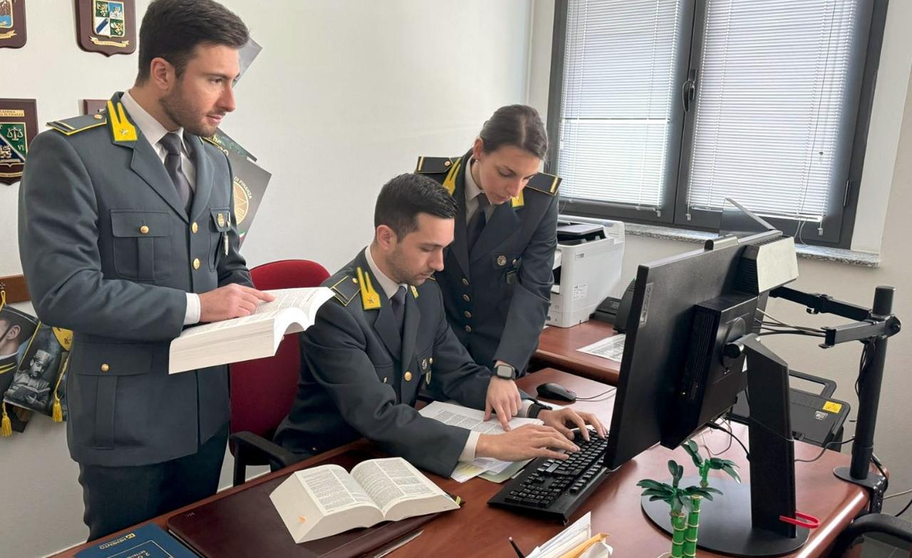 In vendita 163 carte Pokémon false: nei guai