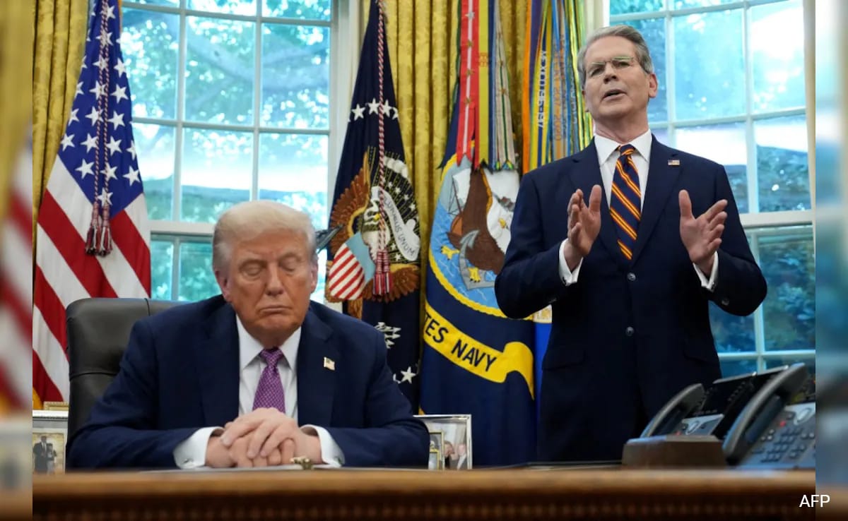 Can't let: Trump aide warns of 100% tariffs on Canada over China trade