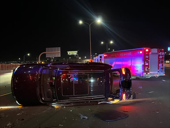 3 vehicle crash on I-25 sends 3 people to the hospital in Albuquerque