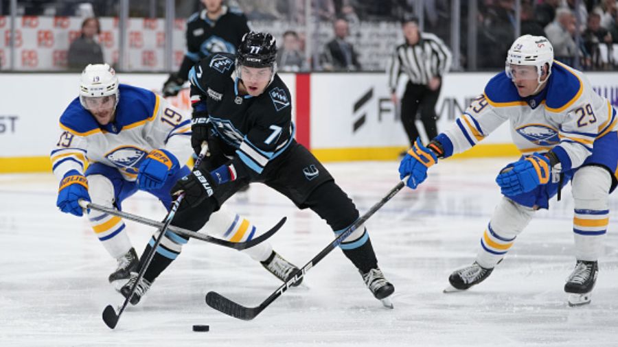 Mammoth score five straight goals to beat Buffalo, 5-2