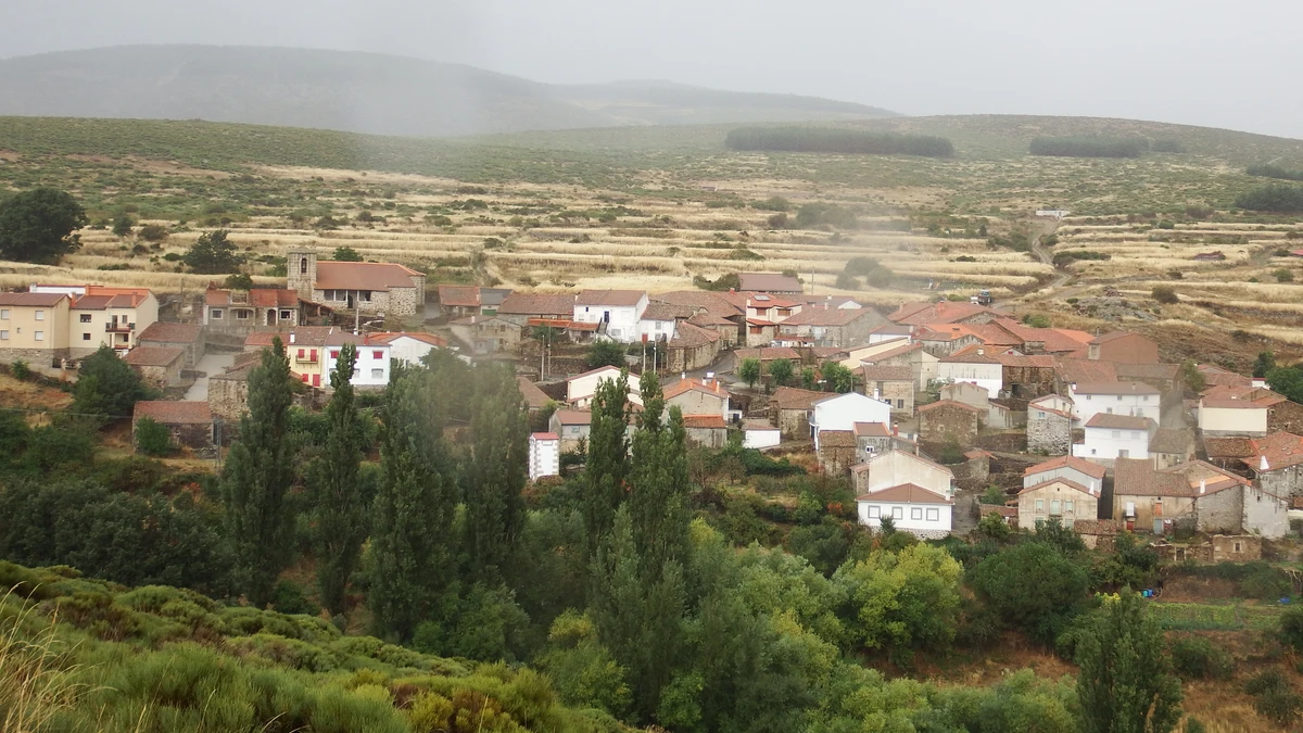La aldea poblada más alta de Castilla y León y sus deslumbrantes paisajes