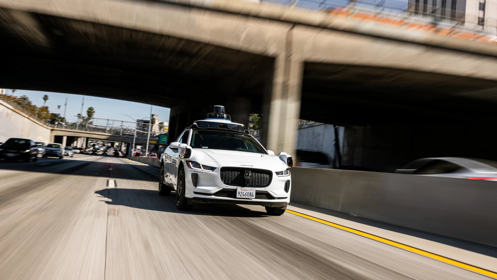 Waymo Begins First U.S. Highway Robotaxi Operations Without Safety Driver