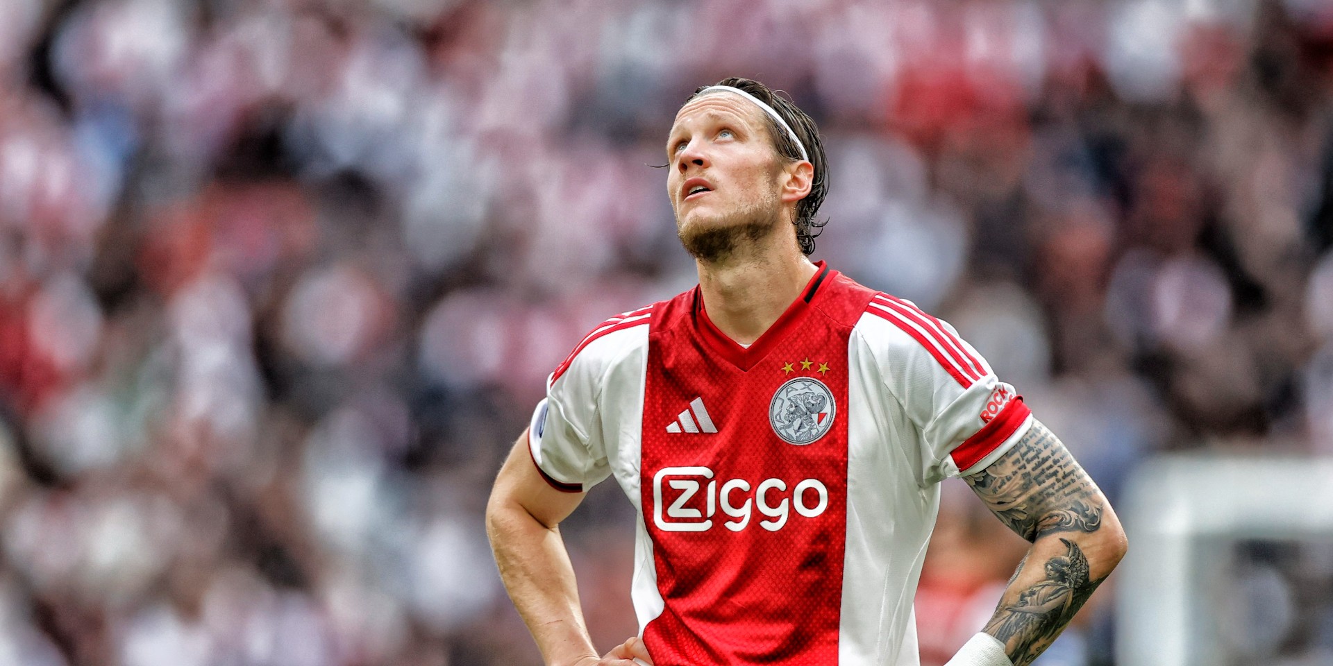 Buitenspel: Ajax-coach García deelt warme boodschap van Weghorst