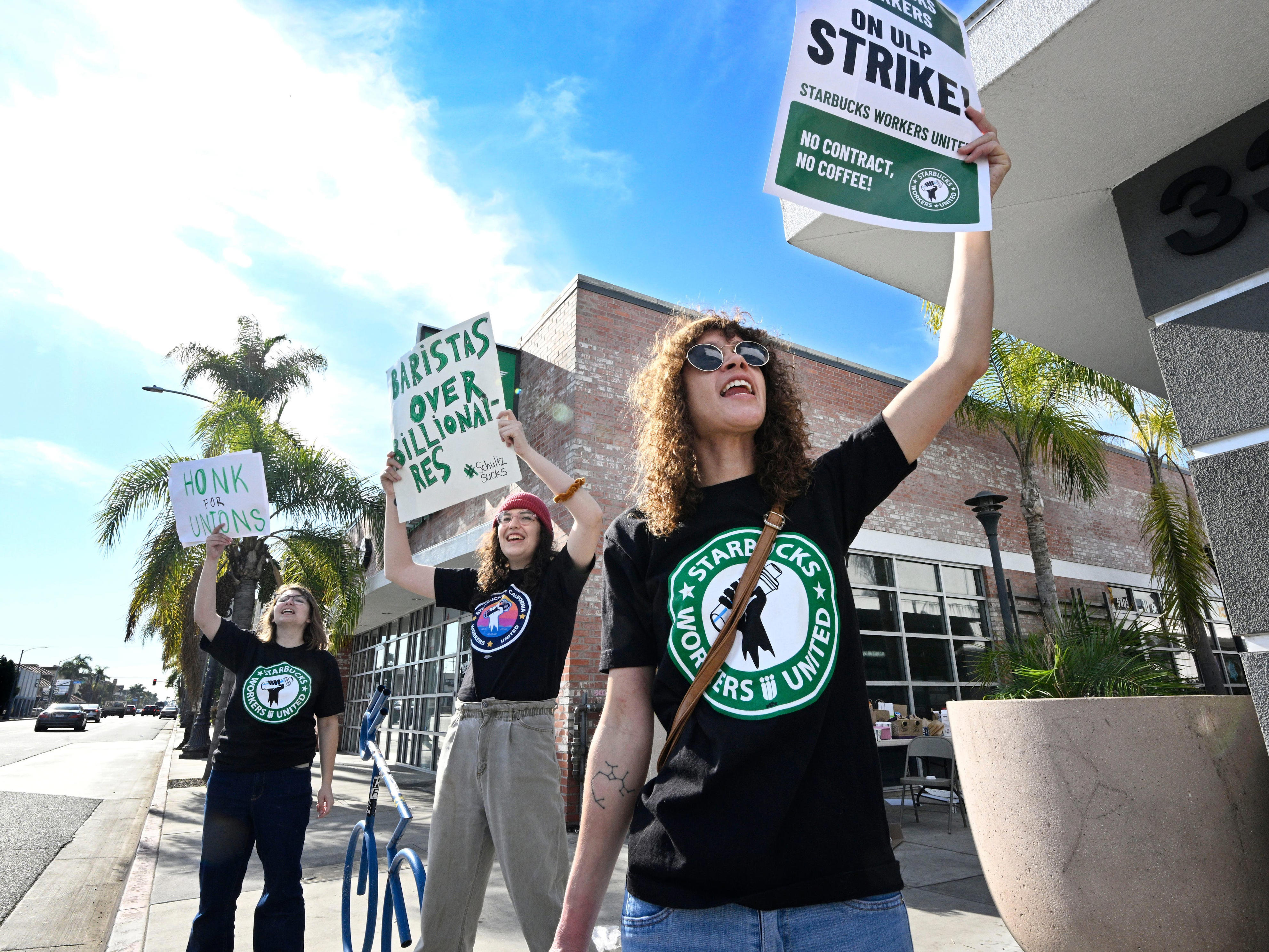 Starbucks' labor battle threatens to undermine its comeback plan as ...