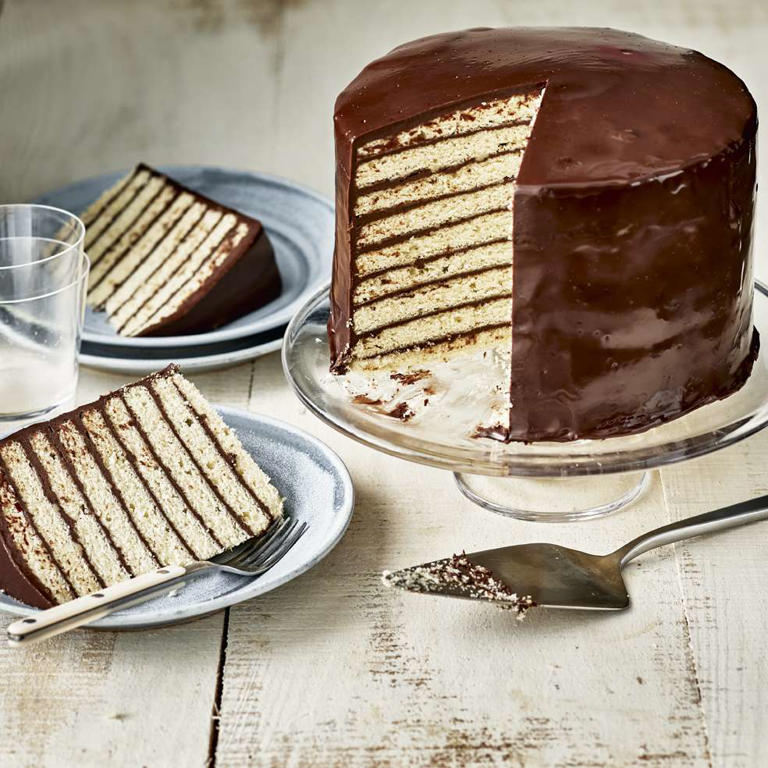 Meet Smith Island Cake: The Legendary Maryland Dessert With 8 Layers ...