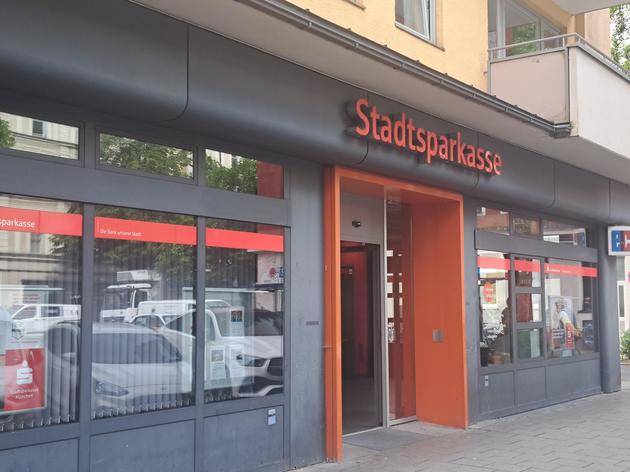 Bayernweit einmalig: In München eröffnet die Sparkasse ihre erste Azubi ...