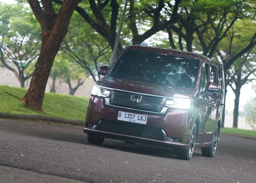 Nissan Serena e-POWER vs Honda Step WGN e:HEV, siapa lebih kencang?