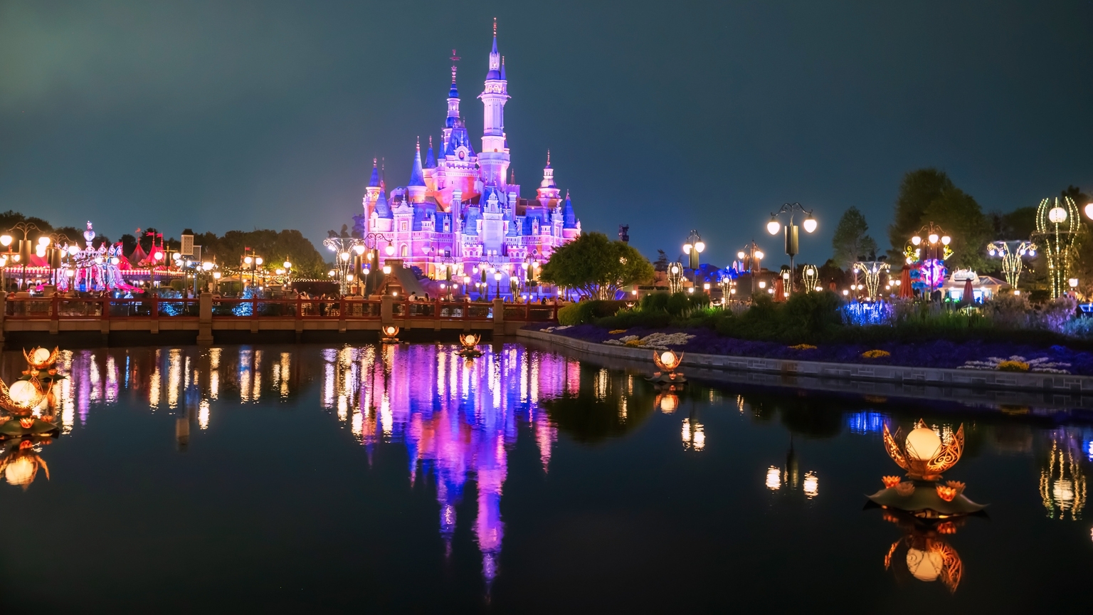 Disney falls after its entertainment segment lags in FQ4