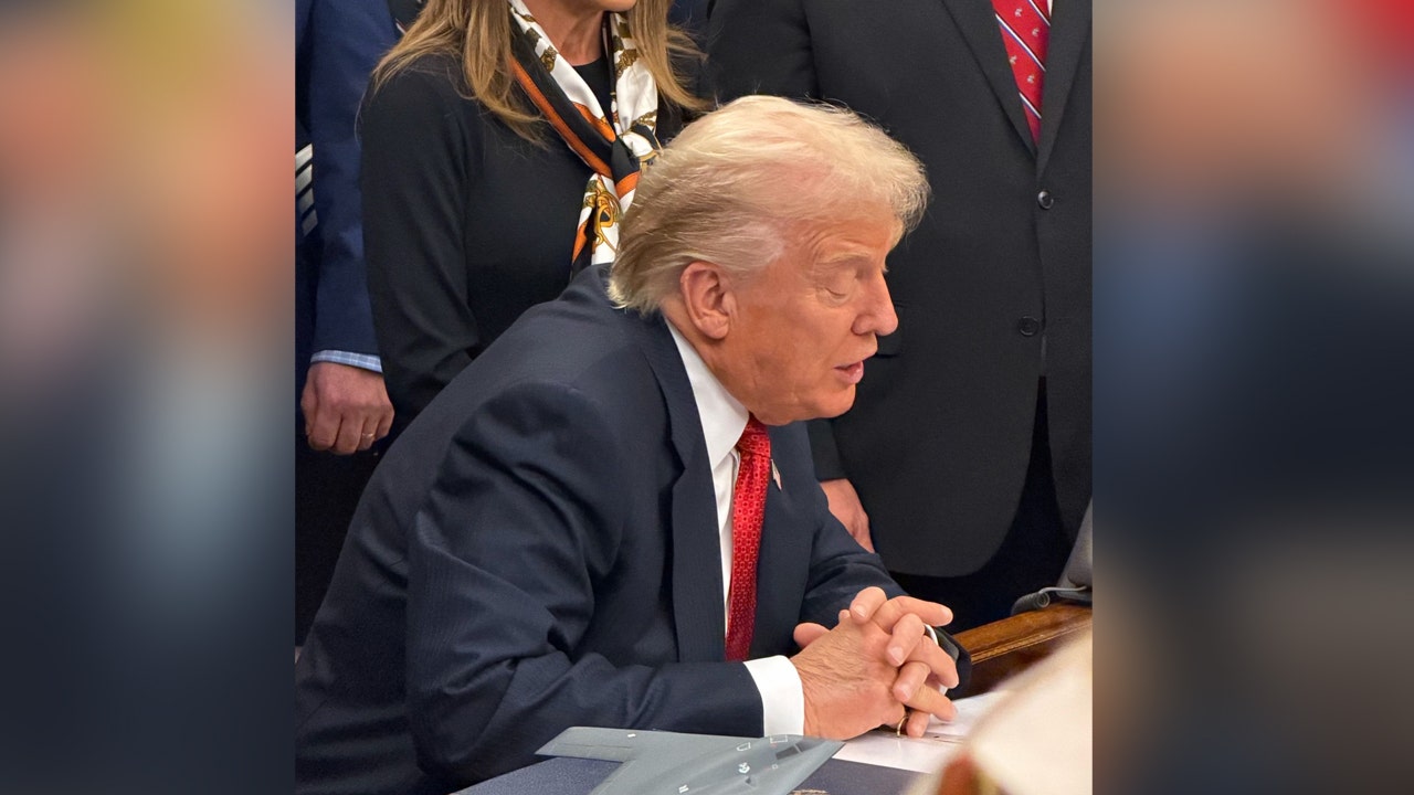 Government Shutdown 2025 Update: Trump signs bill, ending record 43 day ...