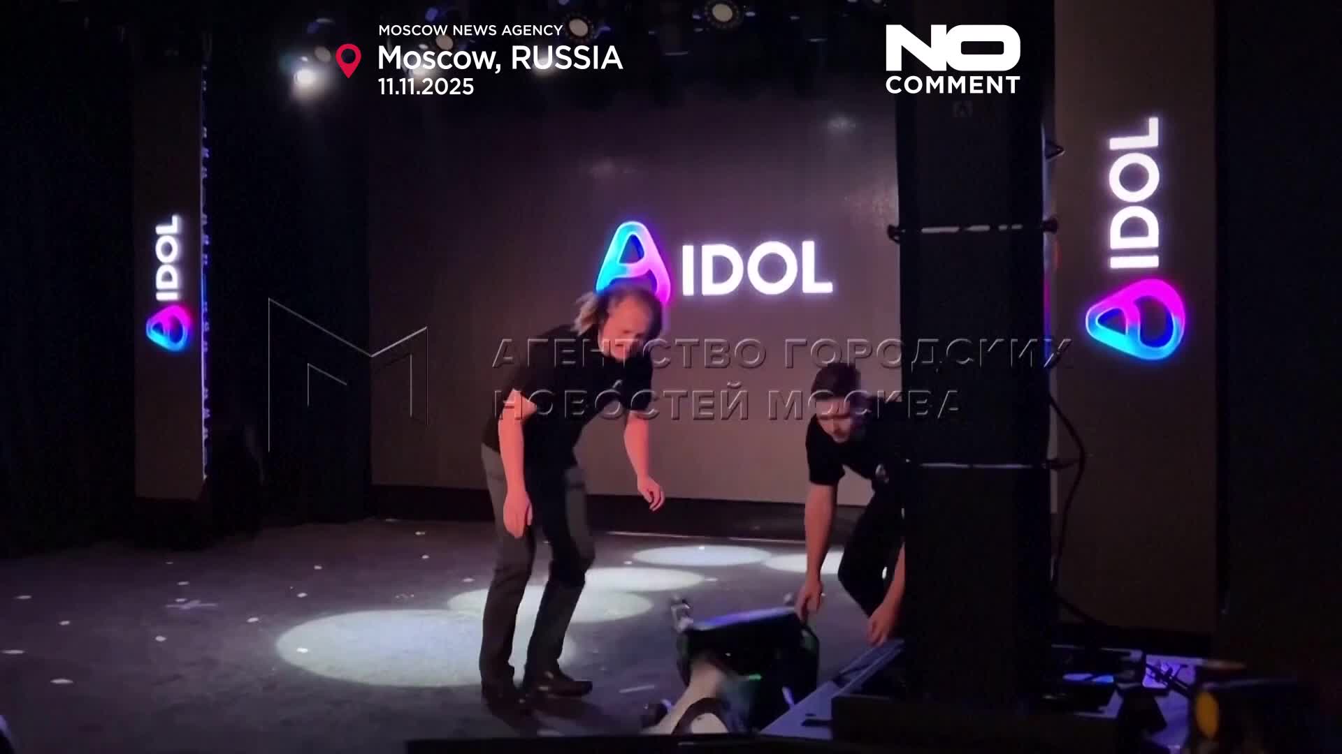 Russia’s first AI-powered humanoid robot AIDOL collapses during its ...