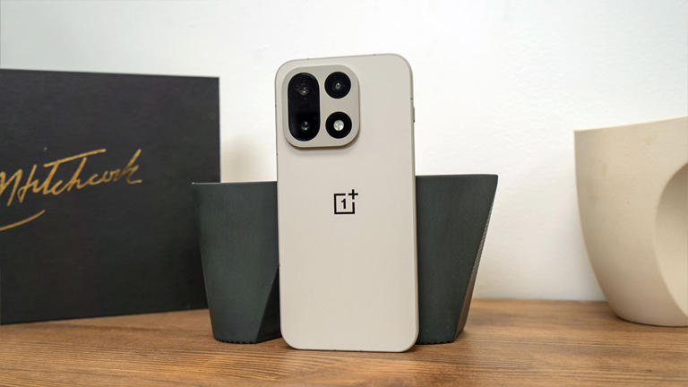 OnePlus 15 Smartphone Review