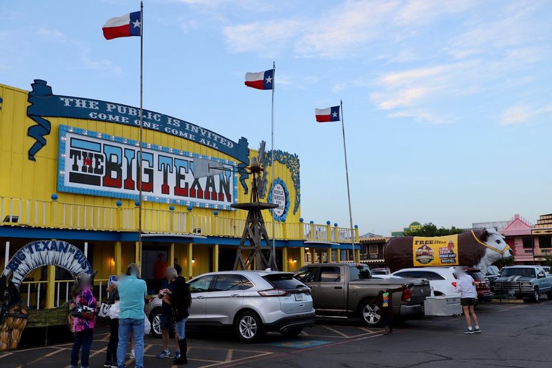 20 Iconic Roadside Restaurants Where the Neon Sign Actually Delivers