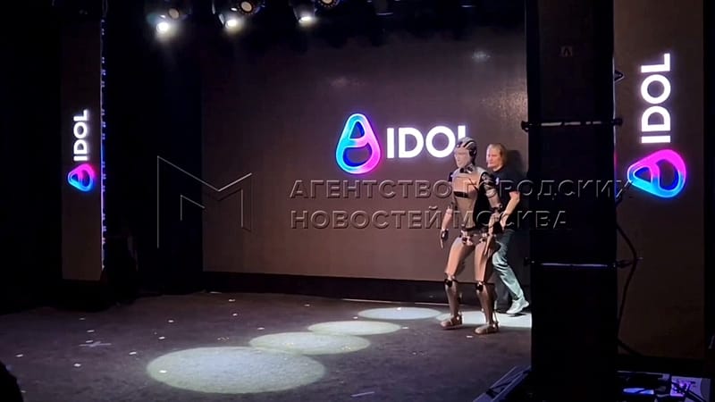 Russia’s first AI-powered humanoid robot AIDOL collapses during its ...