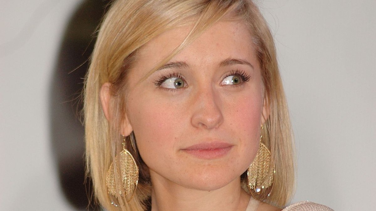 Allison Mack : sortie de prison, l’ex-star de Smallville raconte ...