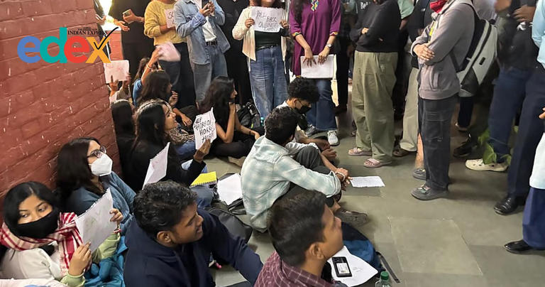 DU English students escalate protest over NEP’s continuous assessment ...