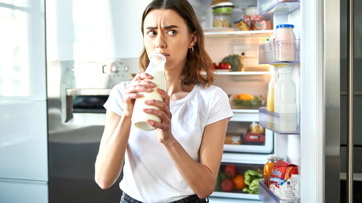 Kalte Milch aus der Flasche trinken: die Angewohnheit, die das ...