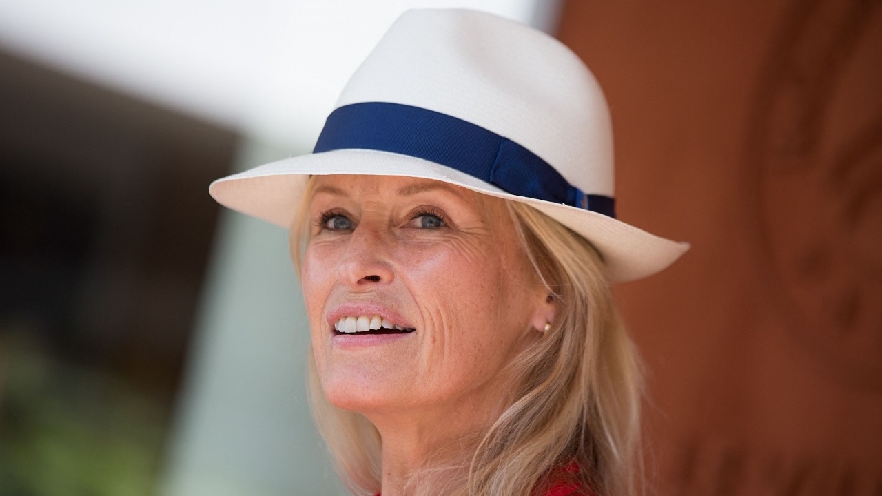 “Je pensais être fille unique” : Estelle Lefébure découvre ses demi ...