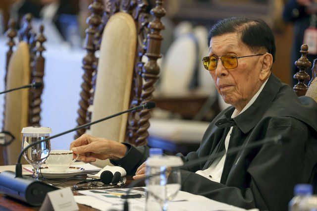 Lawmakers pay tribute to Enrile