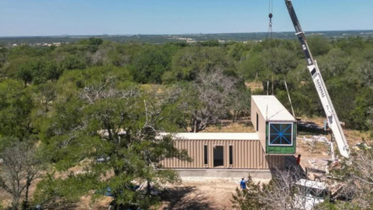 Leben im Schiffscontainer: Familie schockiert über Kostenexplosion auf ...