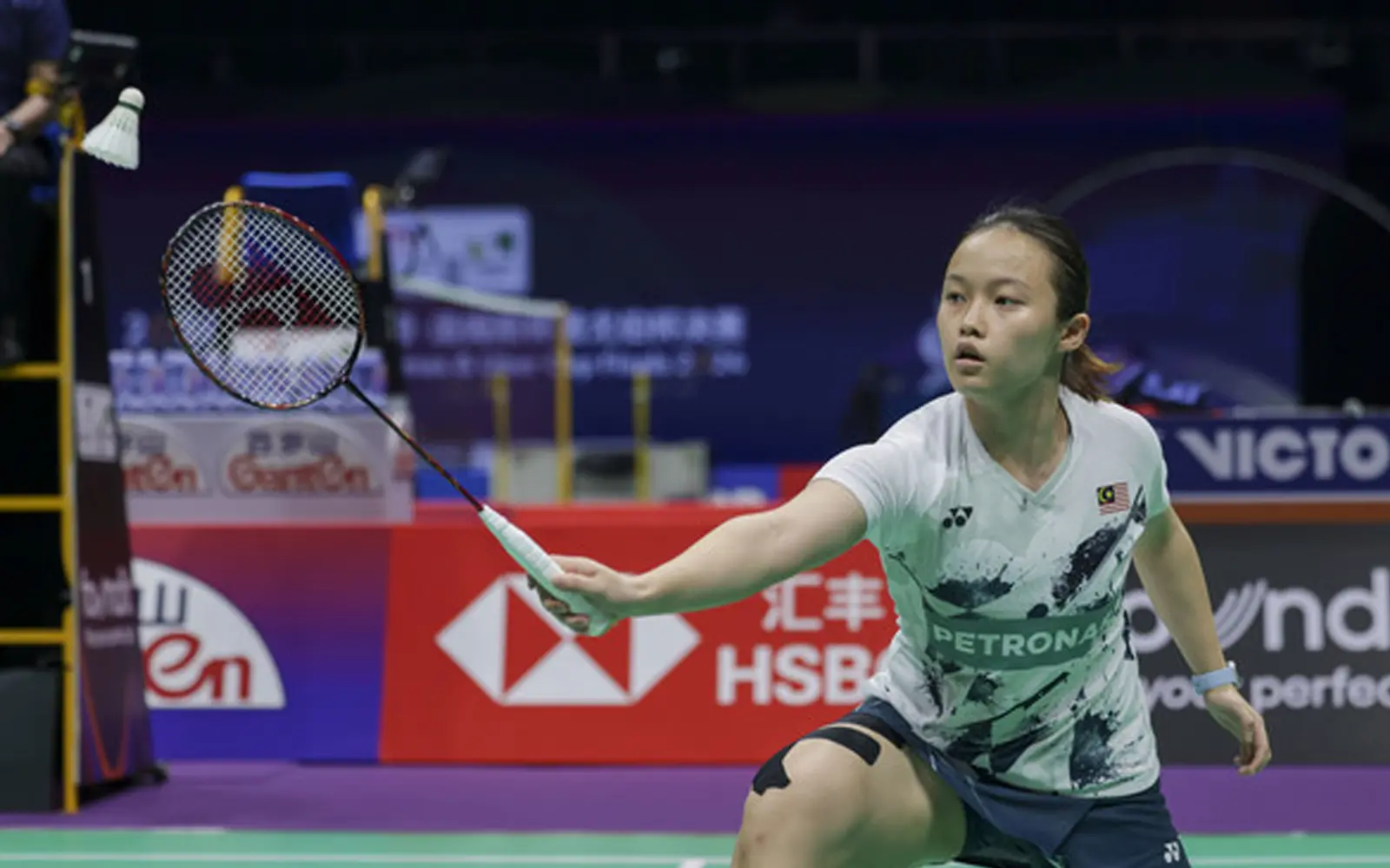 Ling Ching serves a stunner to enter Kumamoto Masters quarters