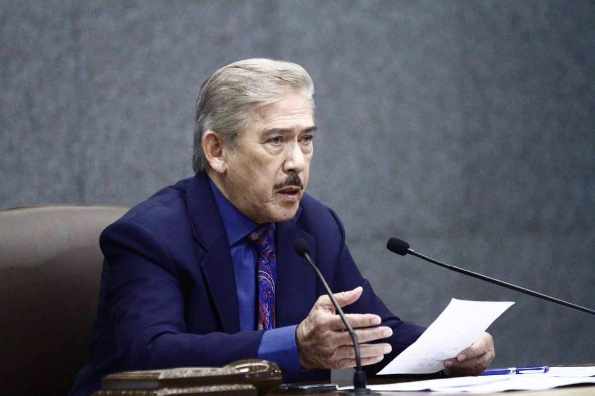 Senate suspends session to pay respects to Enrile