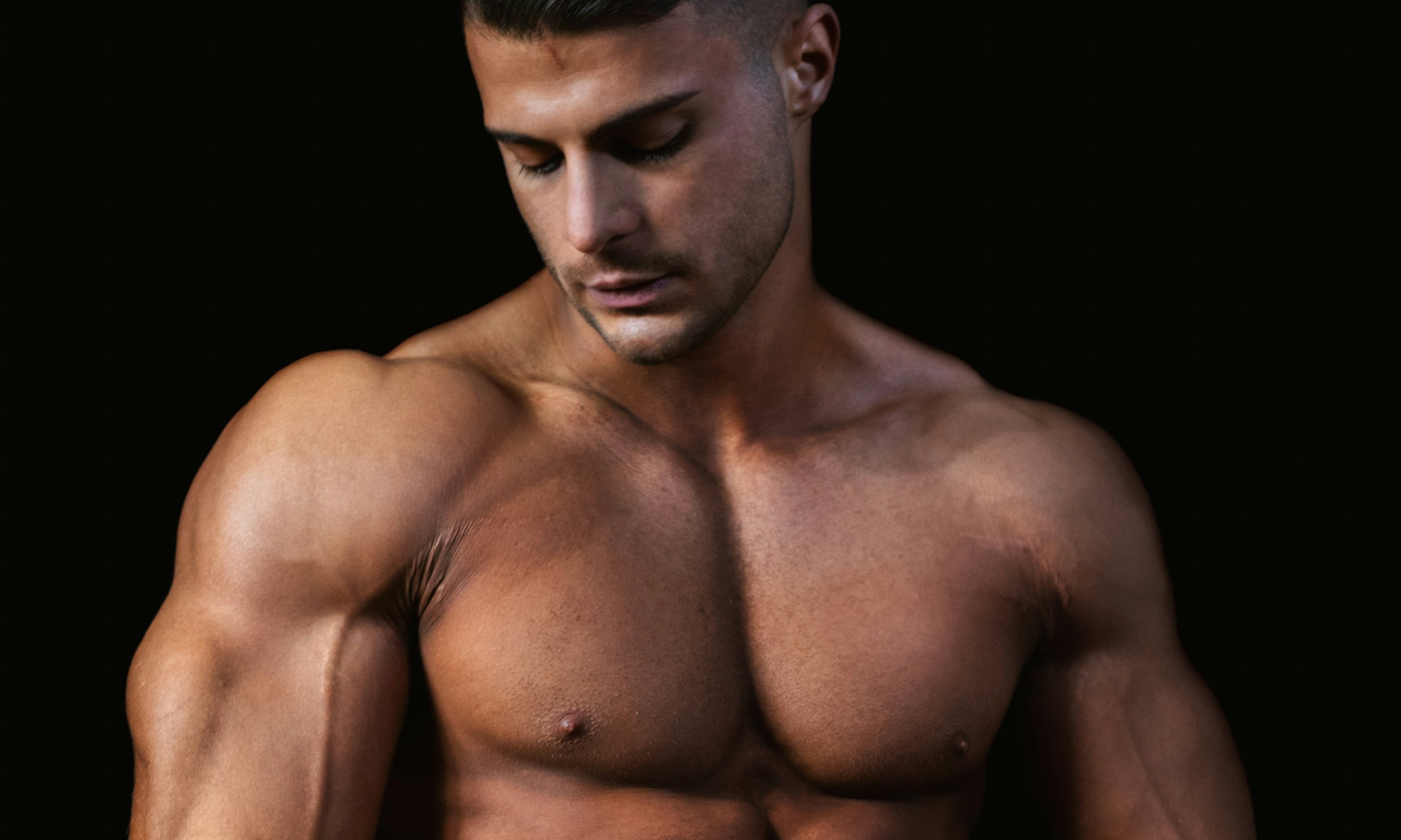 Unlock serious chest gains with these 5 no-equipment bodyweight exercises