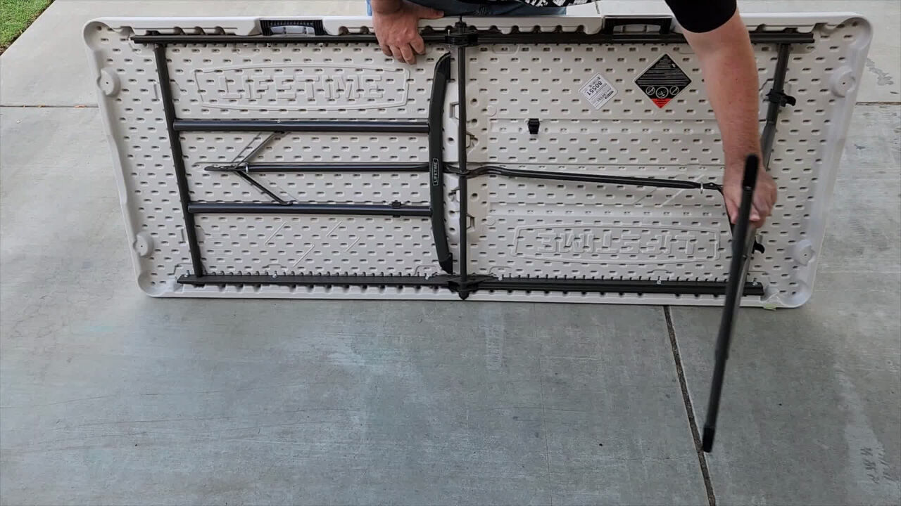 The GENIUS folding table hack for your Thanksgiving hosting!