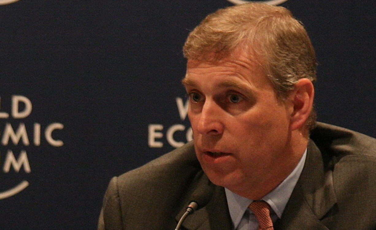 Nouveaux emails d’Epstein : la fameuse photo du Prince Andrew et de ...