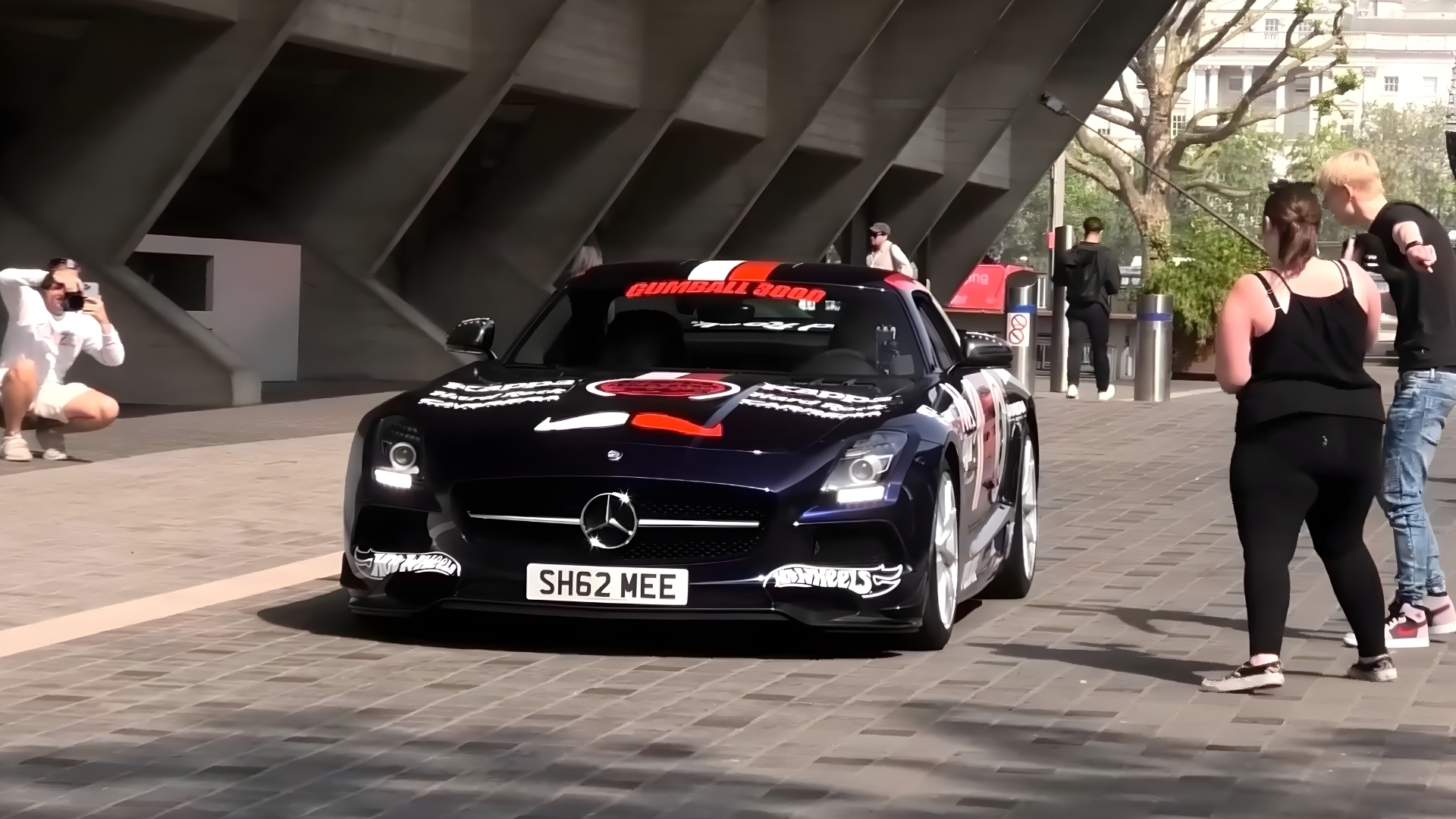 $250.000 Mercedes SLS Leaves Gumball 3000 London