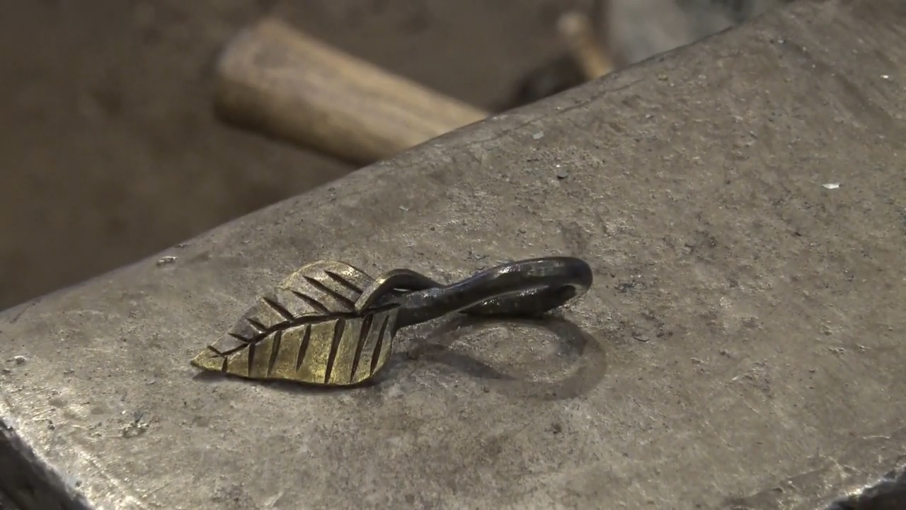 How I Crafted a Leaf Pendant and Key Ring from Fire and Steel