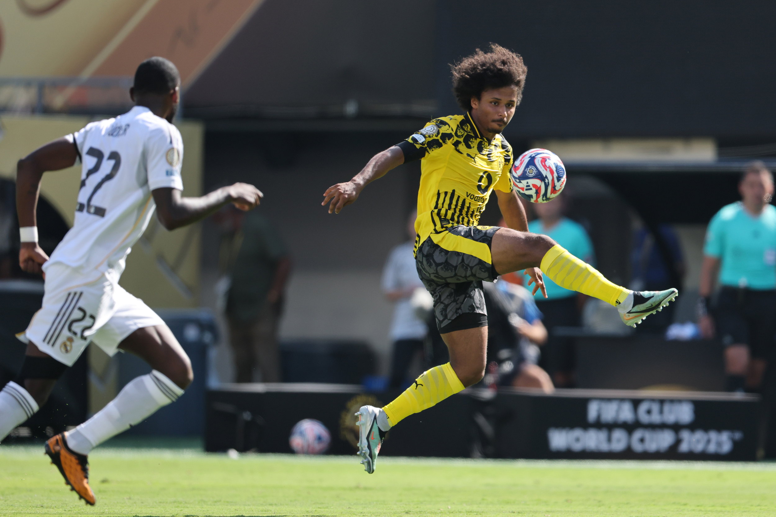 Man United open talks with Jorge Mendes for ‘extraordinary’ UCL star