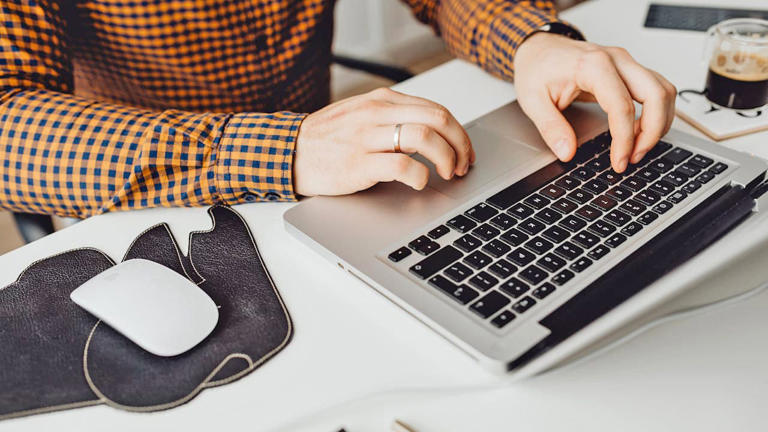 9 Online Jobs That Pay Cash the Same Day