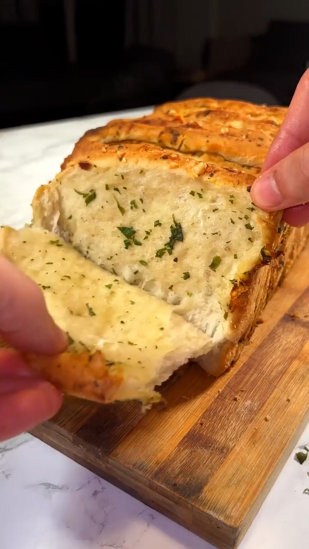 How to Make Vegan Pull Apart Garlic Bread