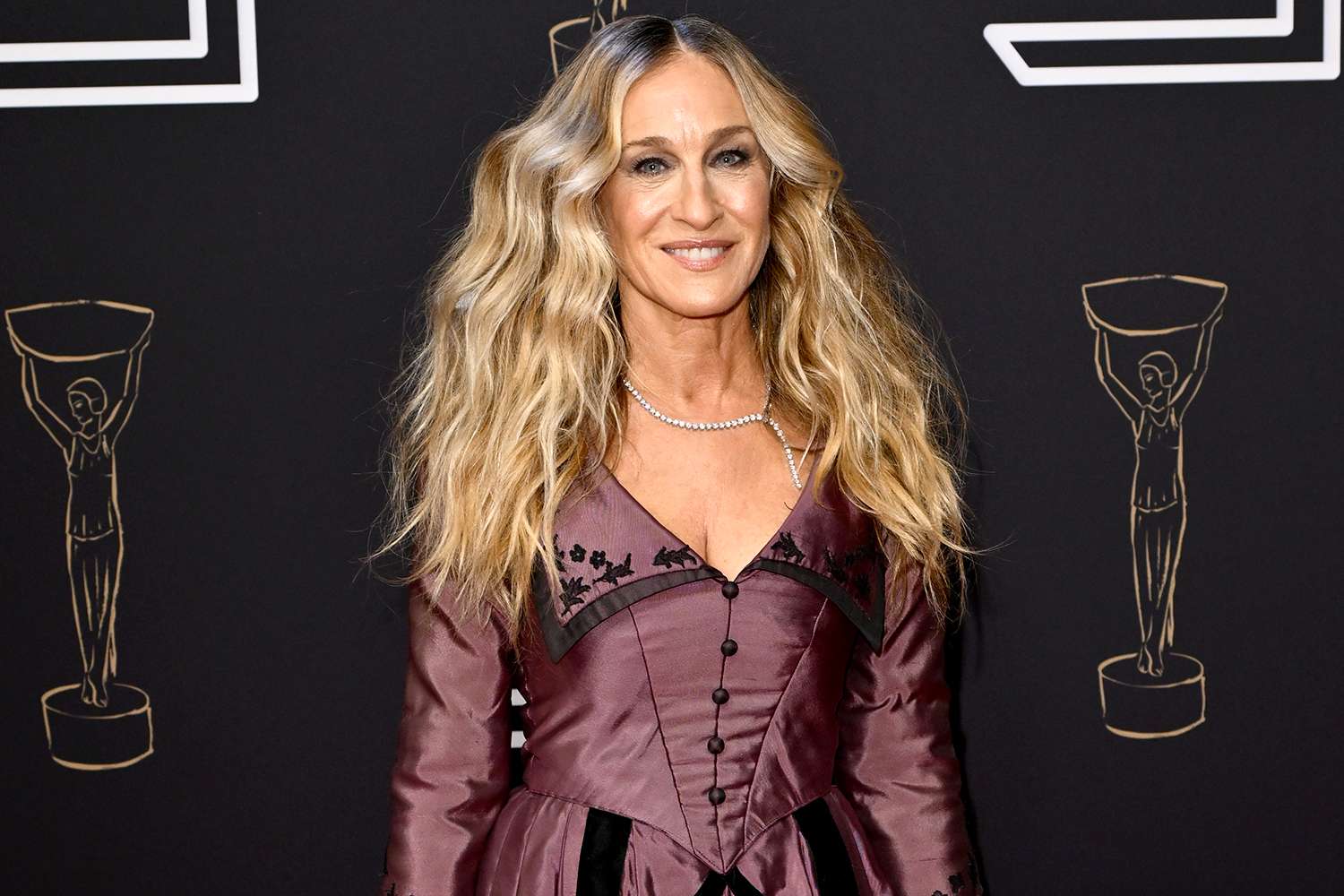 Sarah Jessica Parker to Receive Golden Globes' 2026 Carol Burnett Award ...
