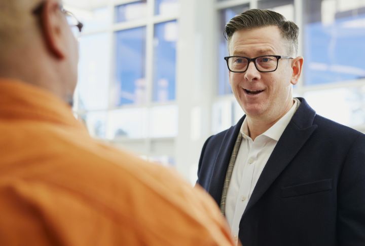 10 Subtle Shifts In Behavior That Expose Hidden Jealousy