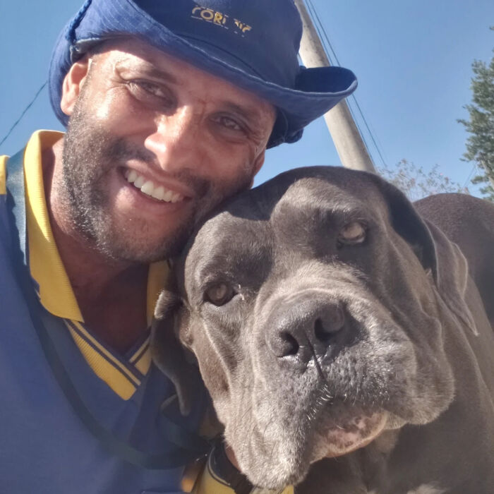 This Kind Mailman Stops To Befriend Dogs During His Deliveries, And It ...