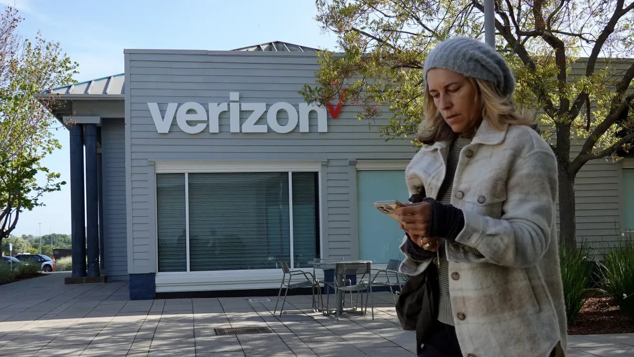 Verizon To Cut Up To 15,000 Jobs In Its Largest Layoff to Date ...