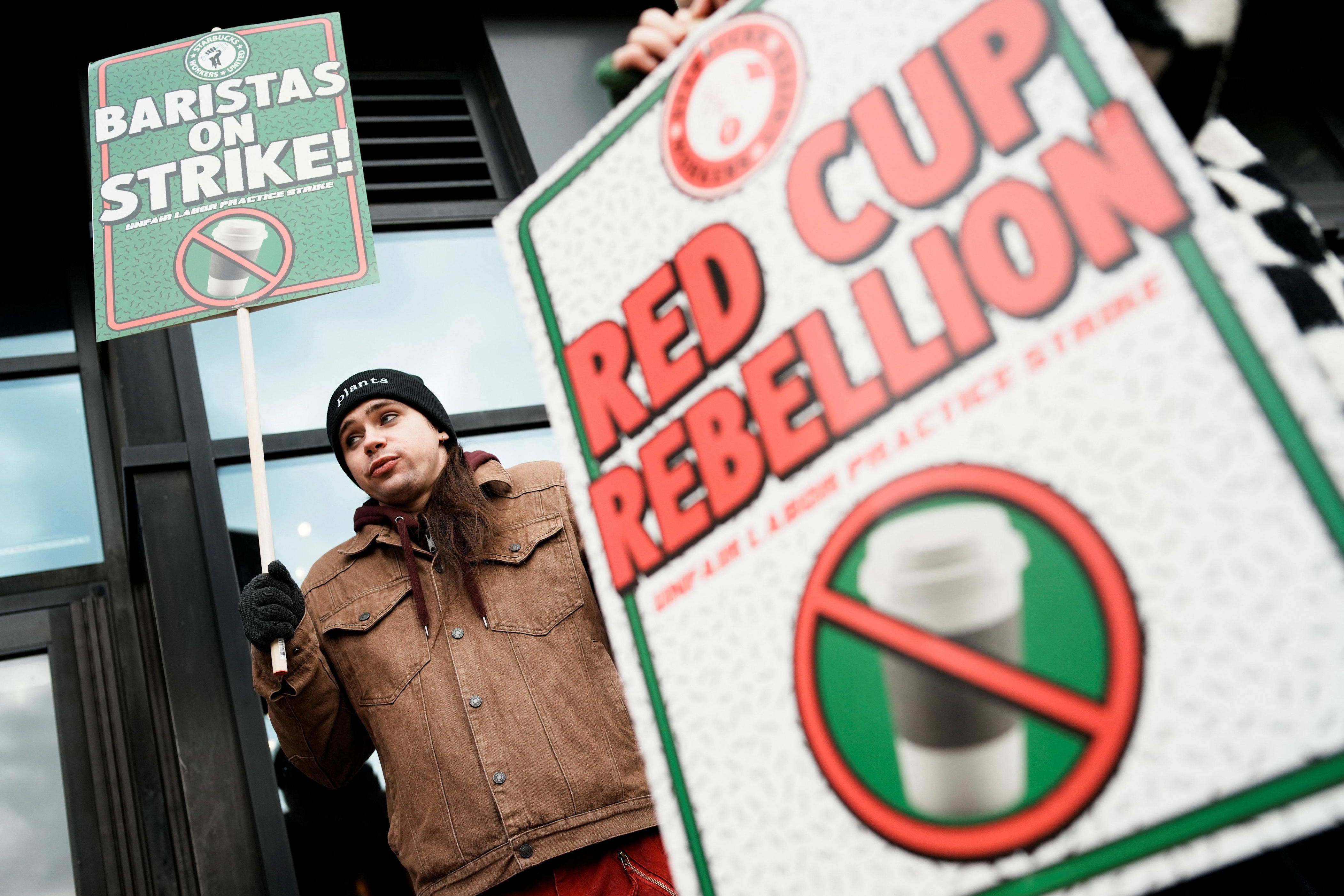 Unionized Iowa stores not part of Red Cup Day walkout at Starbucks to ...
